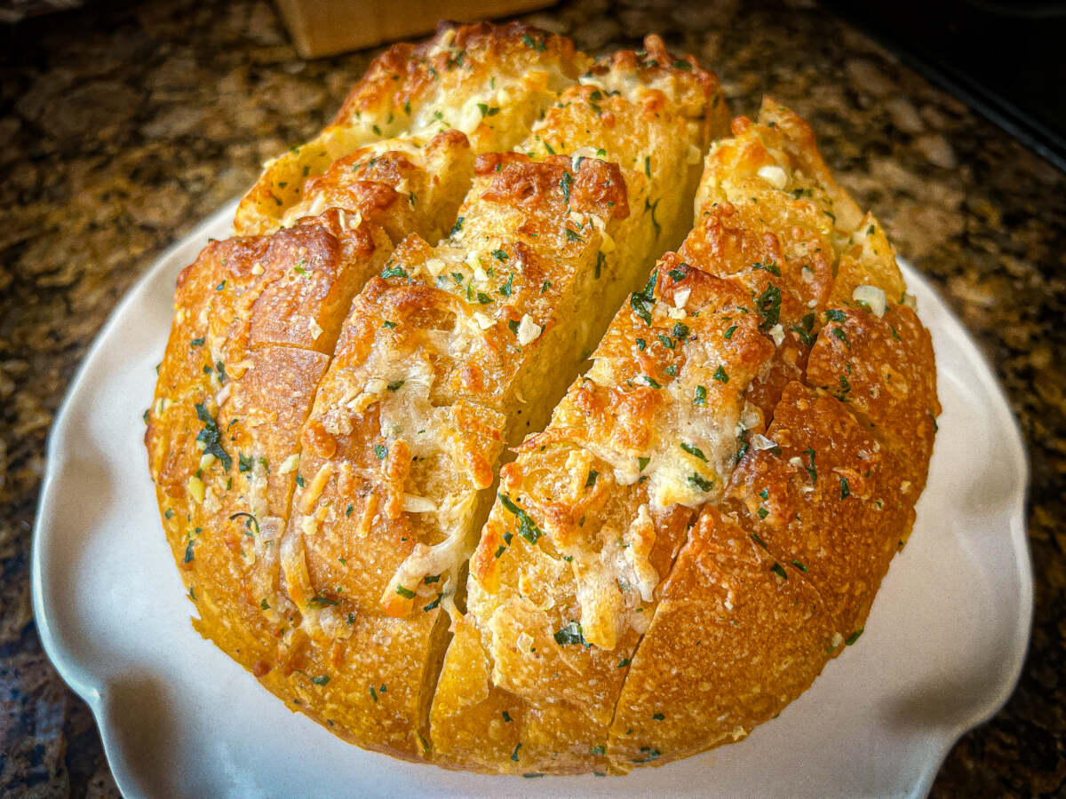 Easy-to-Make Pull Apart Garlic Bread: The Perfect Shareable Side ...